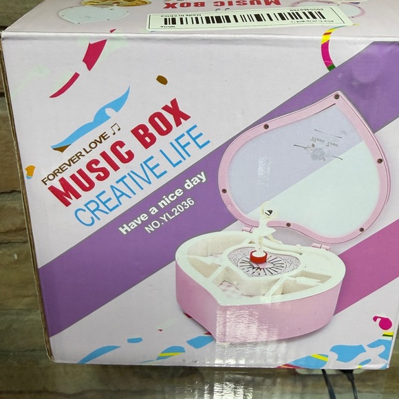 Forever Young | Accessories | Nib Forever Love Heartshaped Music Box ...